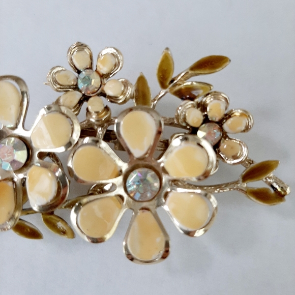 Coro | Jewelry | Vintage Coro Brooch Pin Daisy Flower Gold Tone | Poshmark